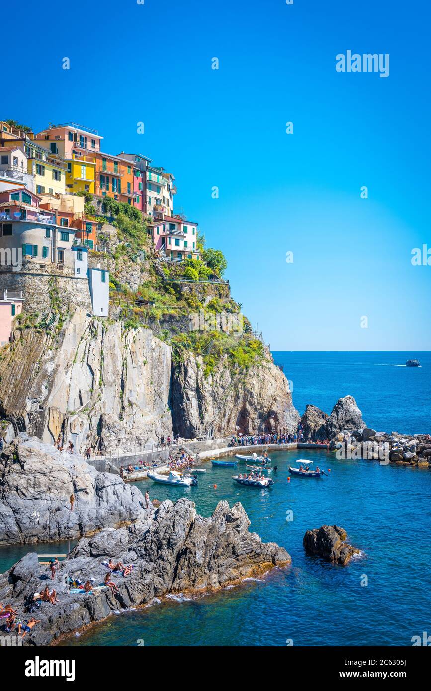Cinque terre italien manarola hi-res stock photography and images - Alamy
