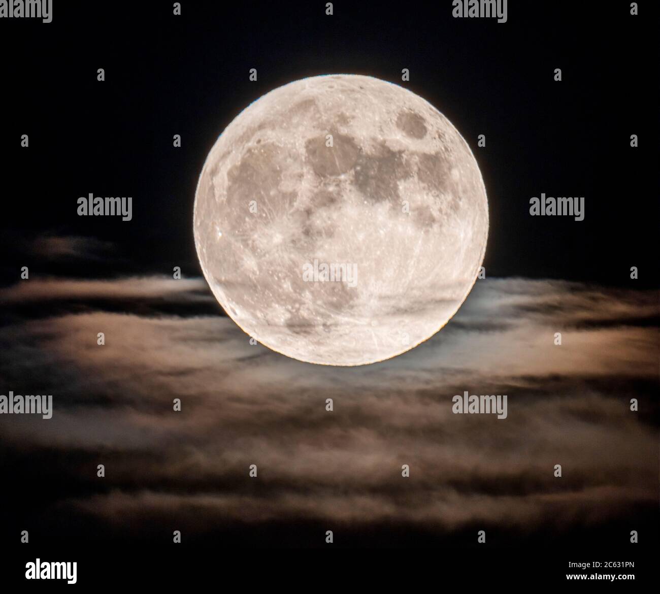 Full buck moon hi-res stock photography and images - Alamy