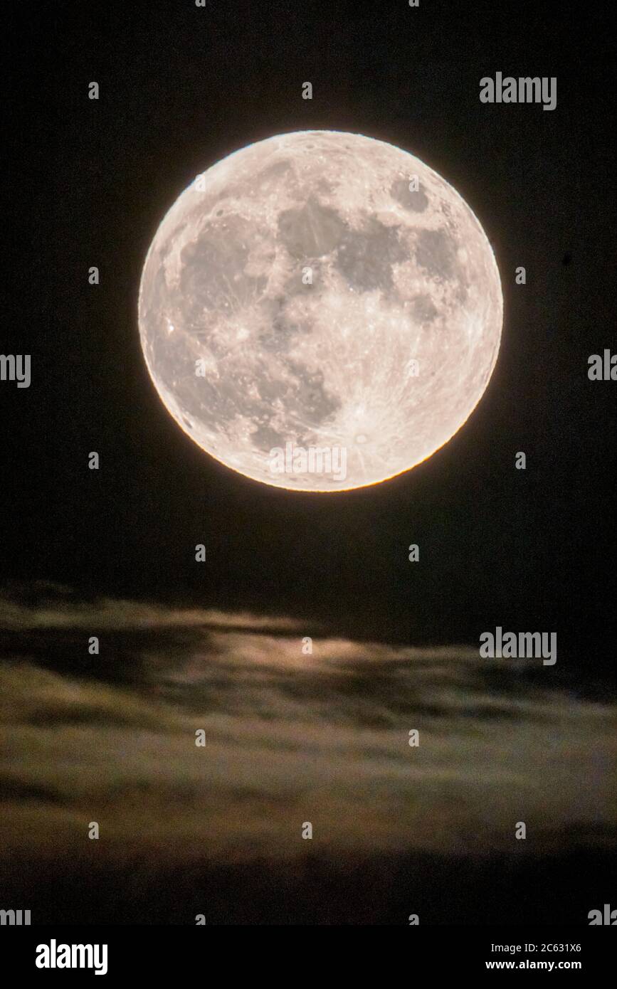 Full buck moon hi-res stock photography and images - Alamy