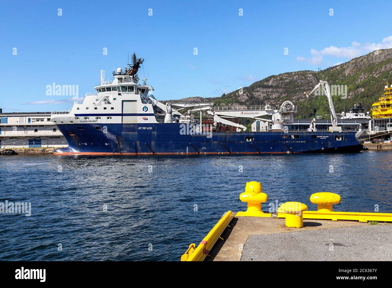 Offshore AHTS anchor handling tug supply light construction vessel ...