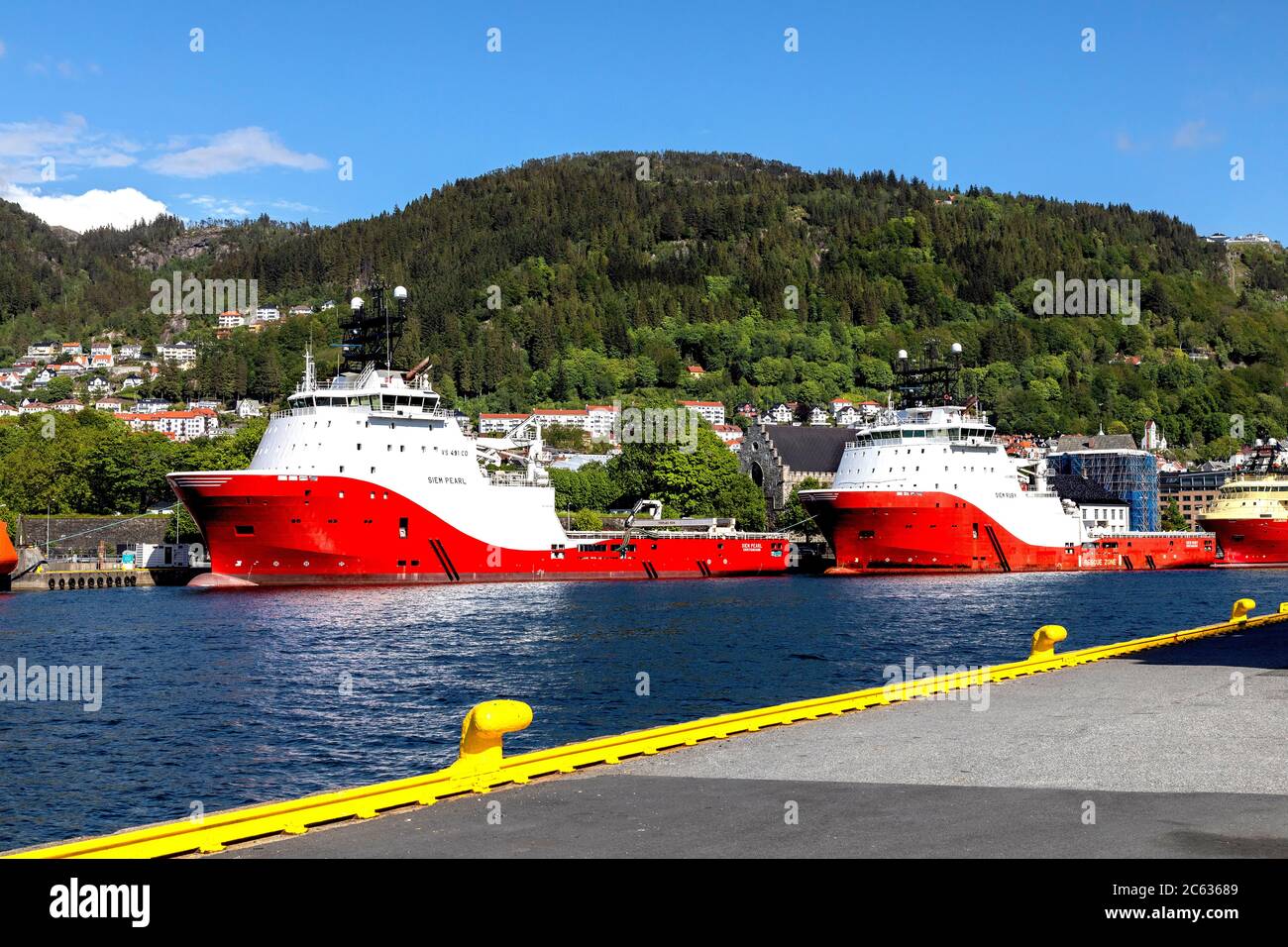 Offshore AHTS anchor handling tug supply sister vessels Siem Ruby and ...