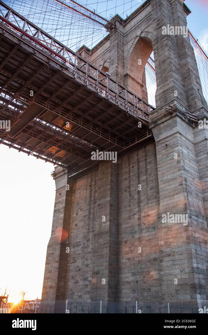 dumbo park view of bridge Stock Photo - Alamy