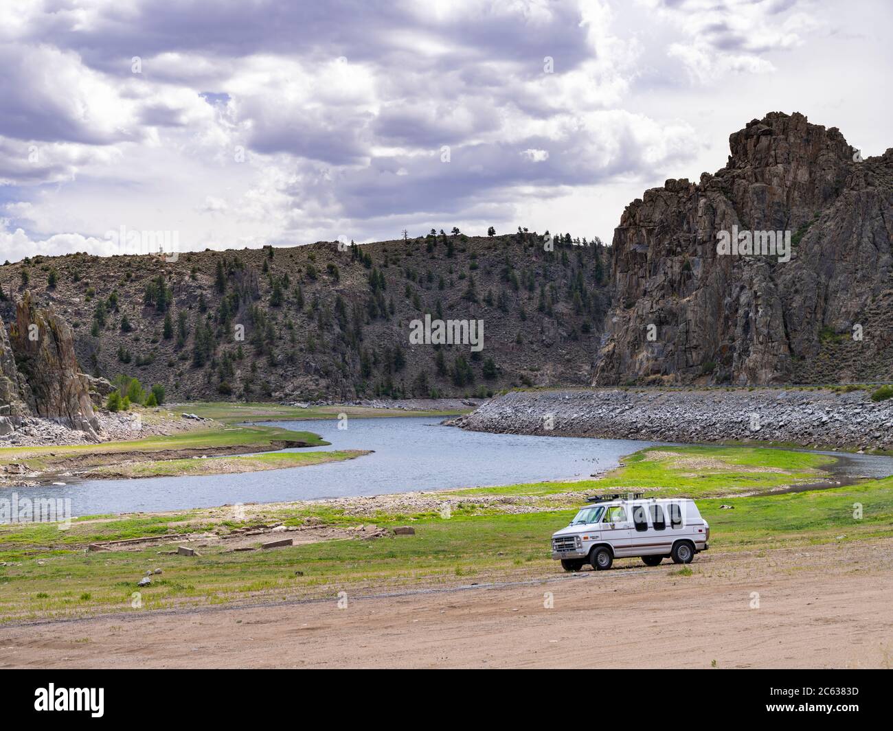 Car van river hi-res stock photography and images - Alamy