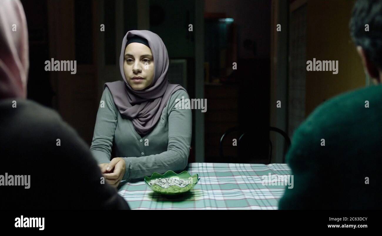 A REGULAR WOMAN, (aka NUR EINE FRAU), from left: Meral Perin, Almila Bagriacik, Murtuz Yolcu ...