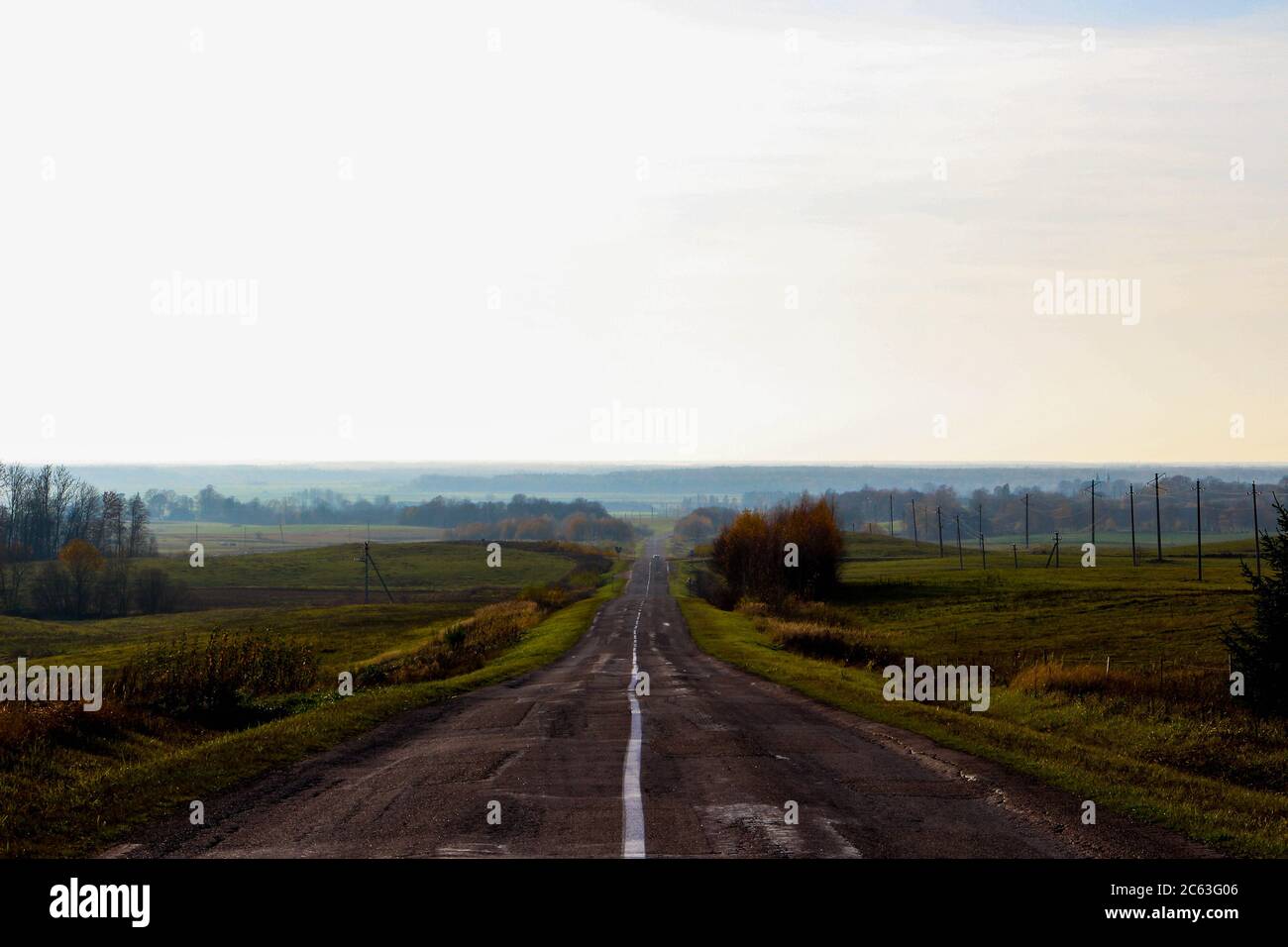 Long country road hi-res stock photography and images - Alamy