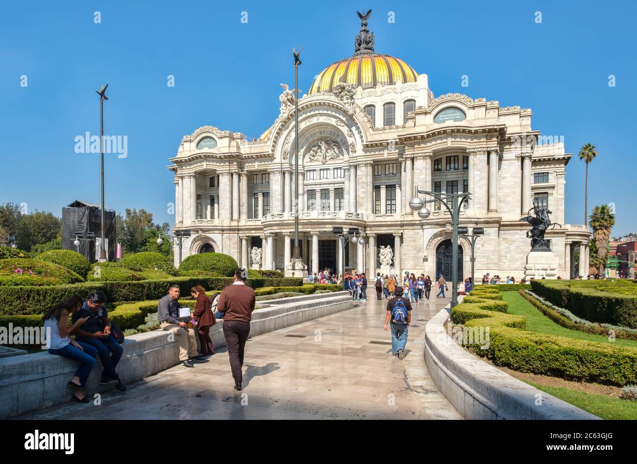 The Palace of Fine Arts o Palacio de Bellas Artes in Mexico City, a ...