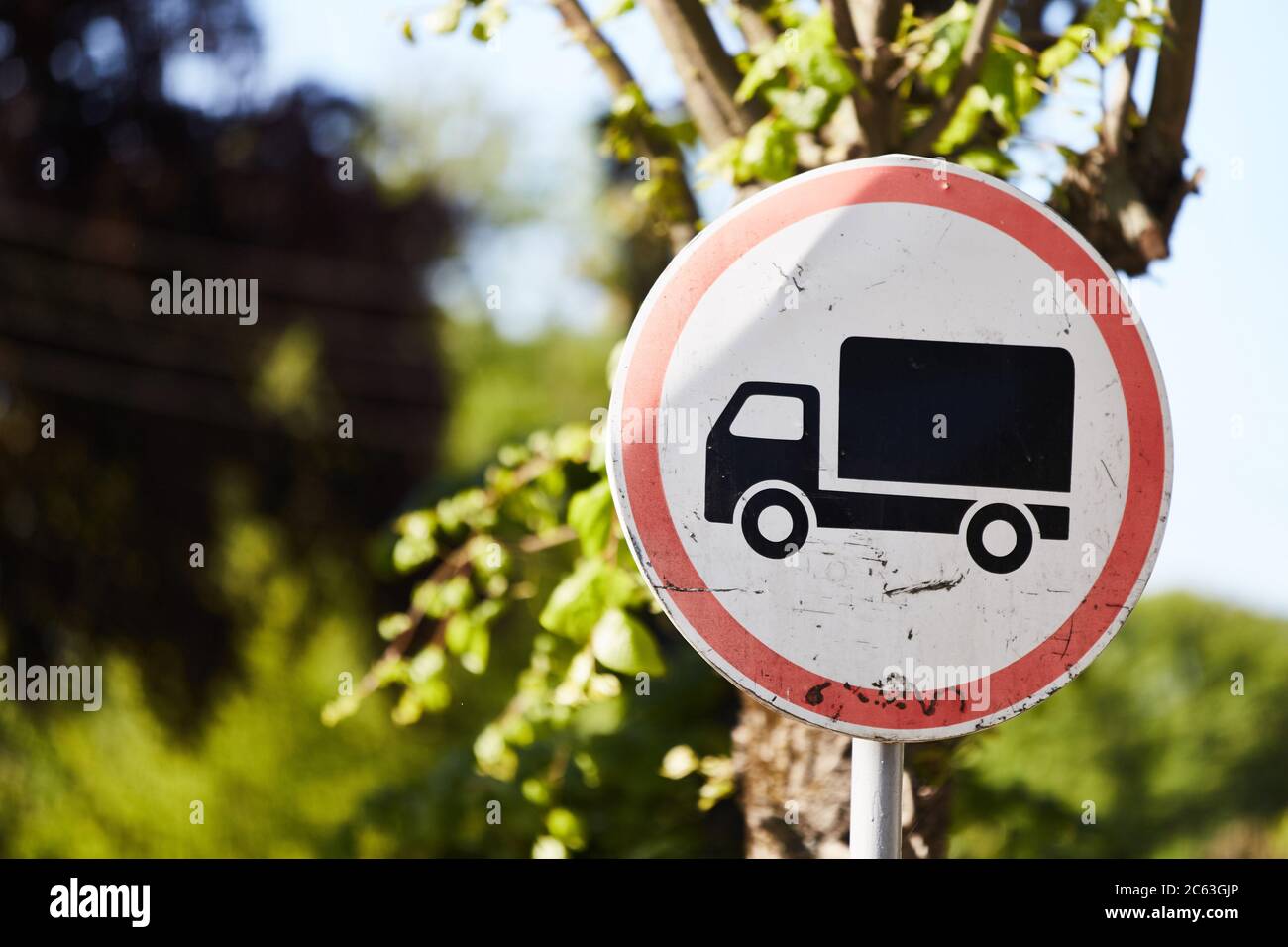 No trucks sign hi-res stock photography and images - Alamy