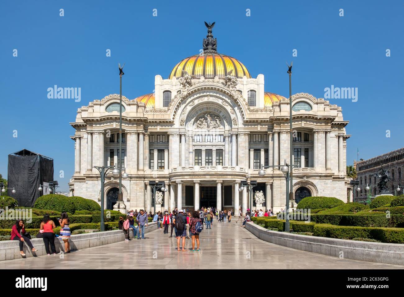 The Palace of Fine Arts o Palacio de Bellas Artes in Mexico City, a ...