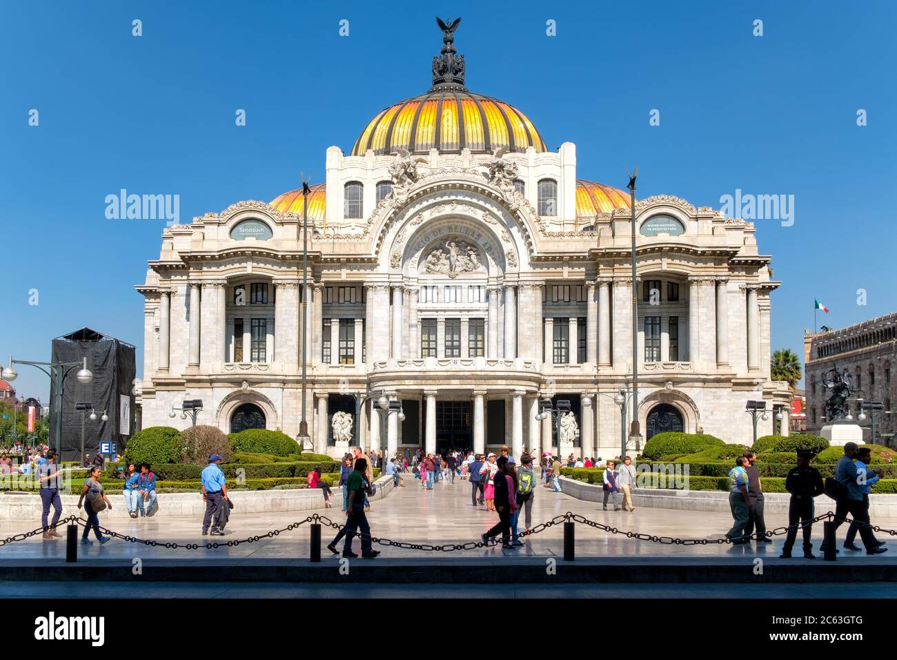 The Palace of Fine Arts o Palacio de Bellas Artes in Mexico City, a ...