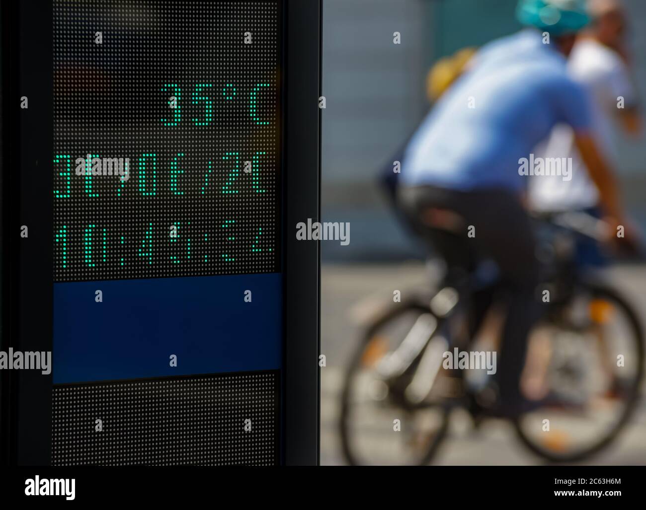 Bucharest, Romania - June 30, 2020: 35 degrees celsius (95 fahrenheit ...