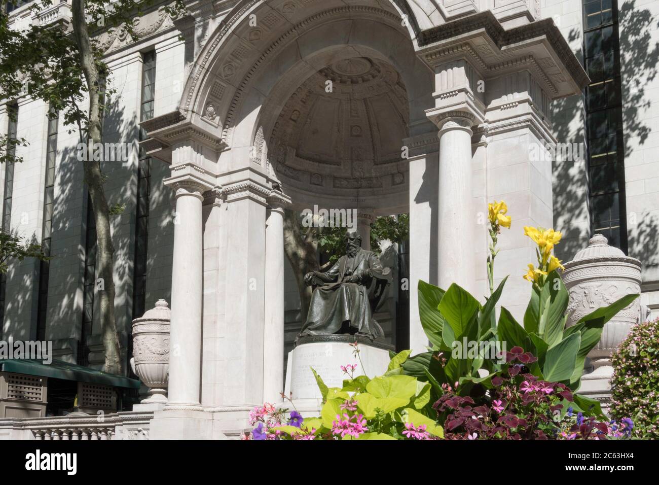William Cullen Bryant Memorial, Bryant Park, NYC Stock Photo - Alamy