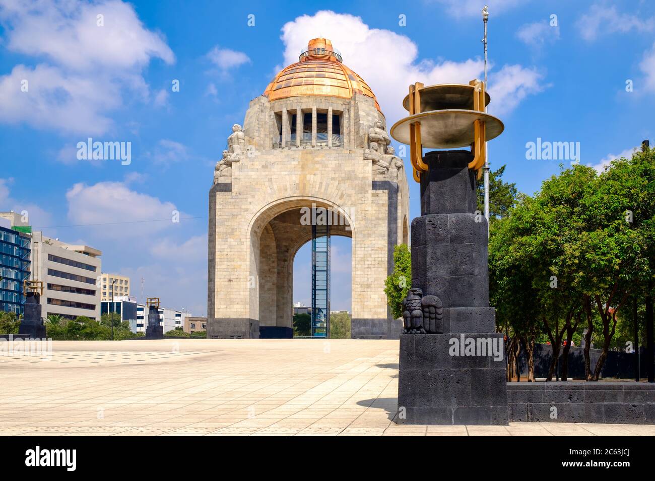 The Monument to the Revoiution in Mexico City - A symbol of the mexican ...