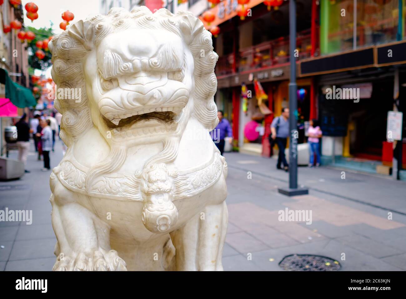 Stone lion centre street hi-res stock photography and images - Alamy