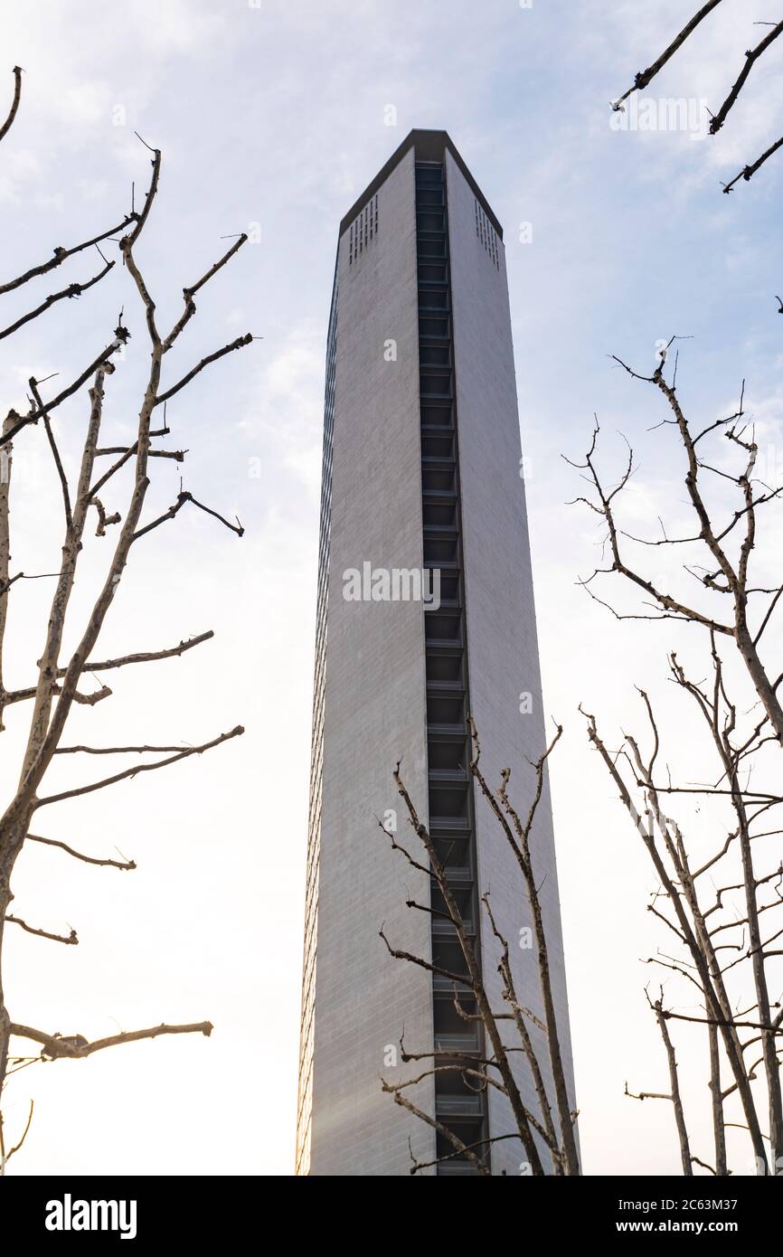 Grattacielo Pirelli tower at the central train station, Piazza Duca d ...