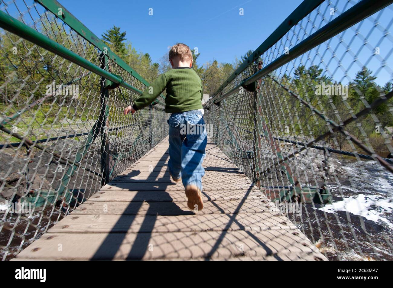 Children crossing rope bridge hi-res stock photography and images - Alamy