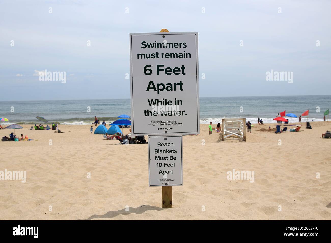 Sunbathers beach new york hi-res stock photography and images - Alamy