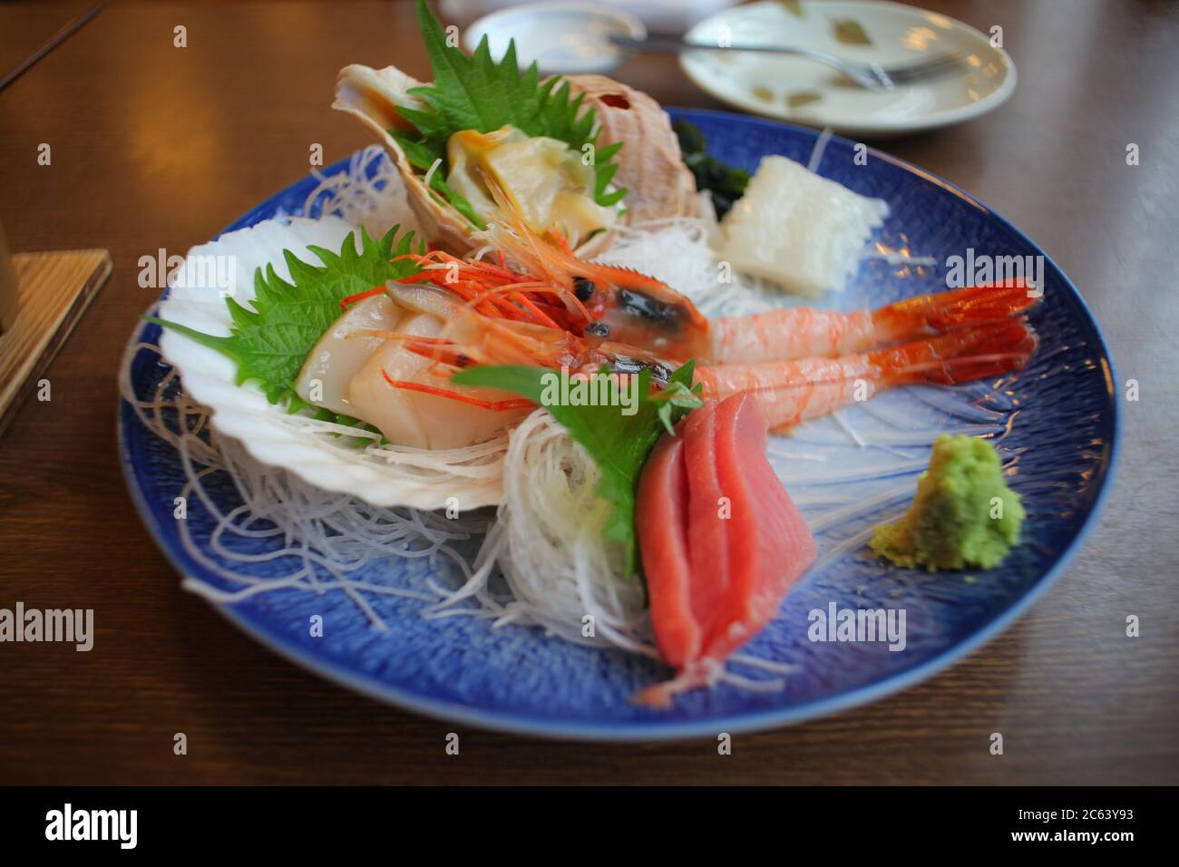 Shrimp, shellfish, tuna, shellfish. Many seafood are made into sashimi ...
