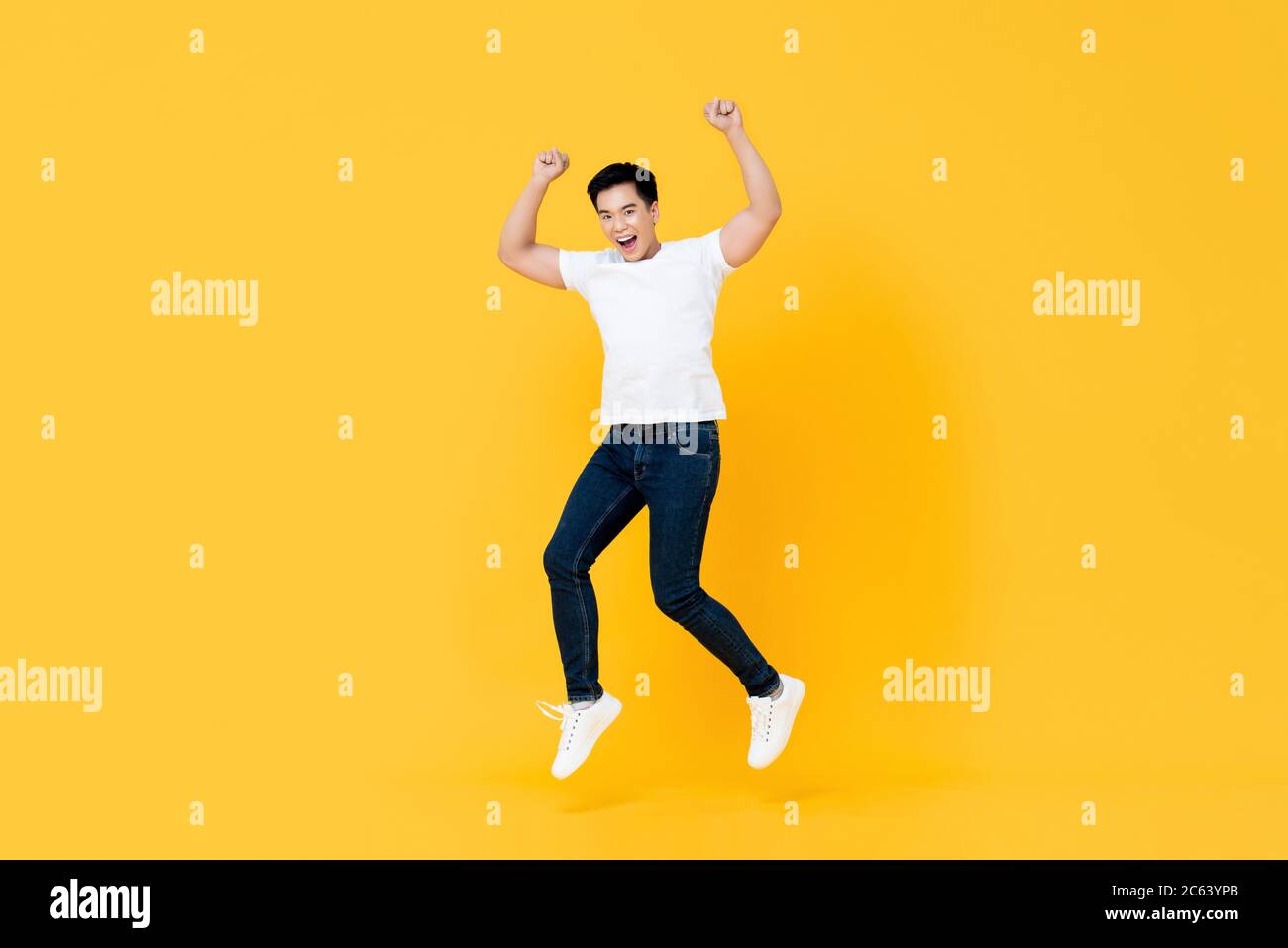 Hand on jumper hi-res stock photography and images - Alamy