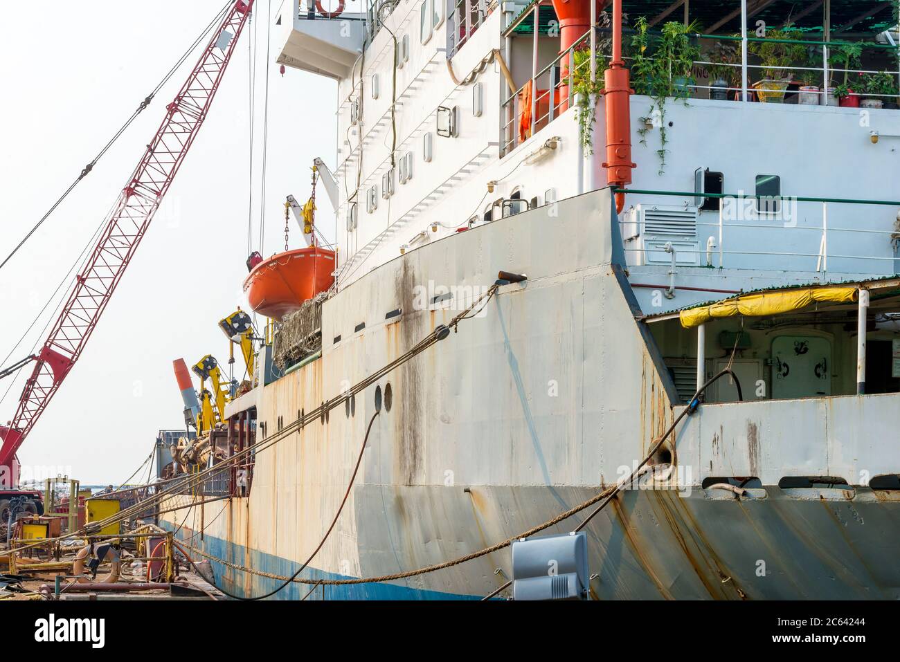 Secured to dock hi-res stock photography and images - Alamy