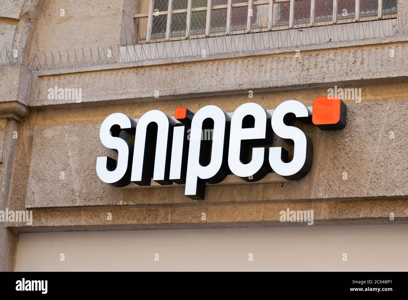 Bordeaux , Aquitaine / France - 07 05 2020 : Snipes logo sign store of ...