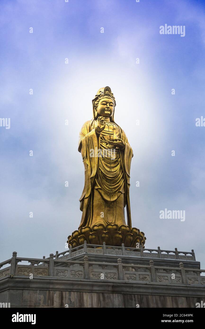 Golden Guan Yin statue at Dalian Hengshan Temple Stock Photo - Alamy
