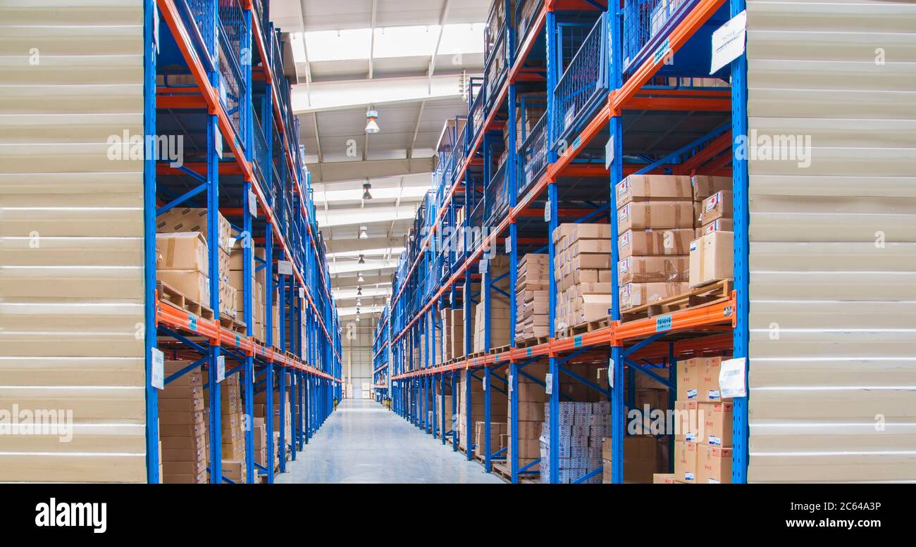 Amazon warehouse interior hi-res stock photography and images - Alamy