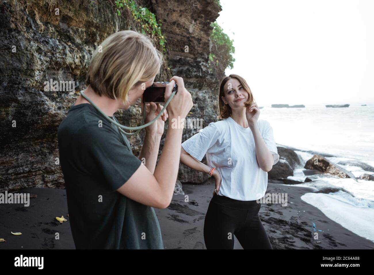 Couples who take pictures of their partners Stock Photo - Alamy