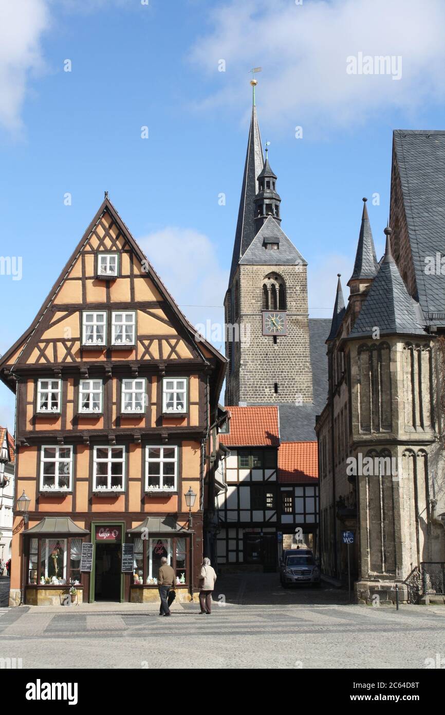 Fachwerkhaus fachwerkhauser fachwerk haus hauser hi-res stock ...