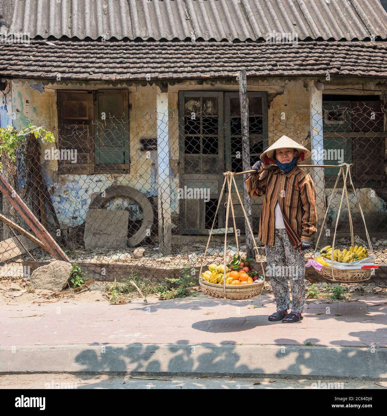 Shoulder yoke hi-res stock photography and images - Alamy
