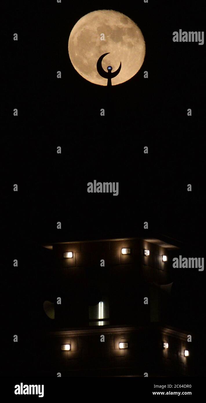 (200707) -- KUWAIT, July 7, 2020 (Xinhua) -- Photo taken on July 6 ...