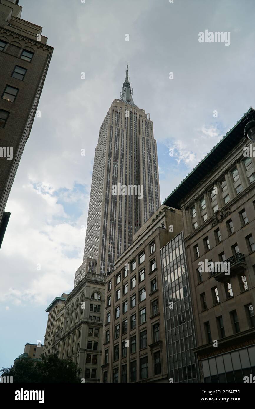 Empire State Building from 5th Avenue with grey sky Stock Photo - Alamy