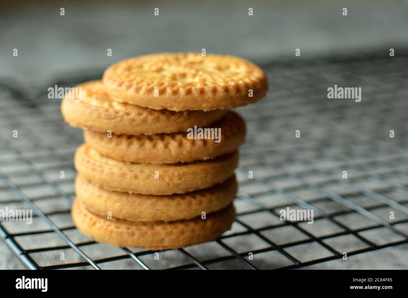 Row of biscuits hi-res stock photography and images - Alamy
