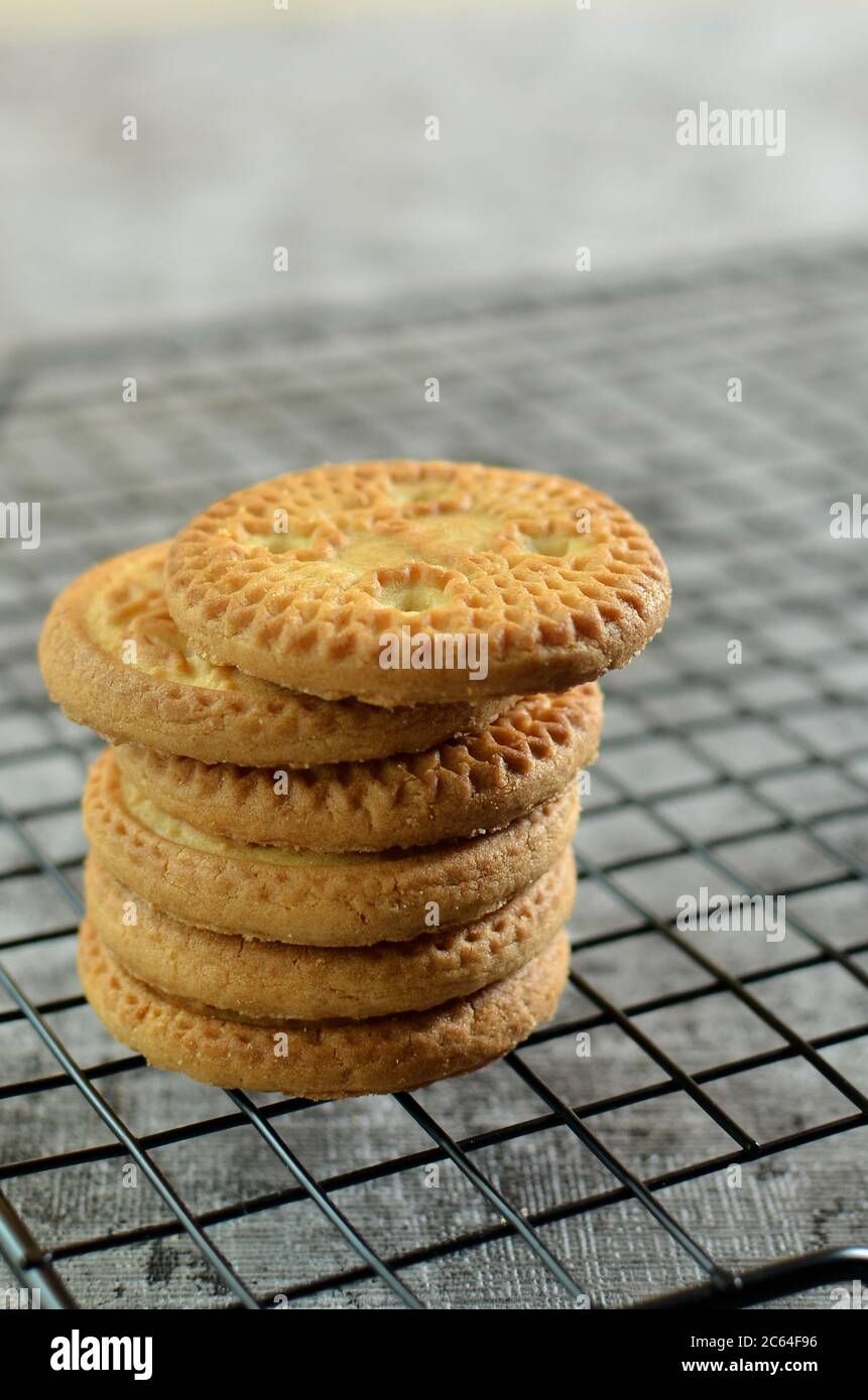 A row of biscuits with coconut chips on a cooling rack Stock Photo - Alamy