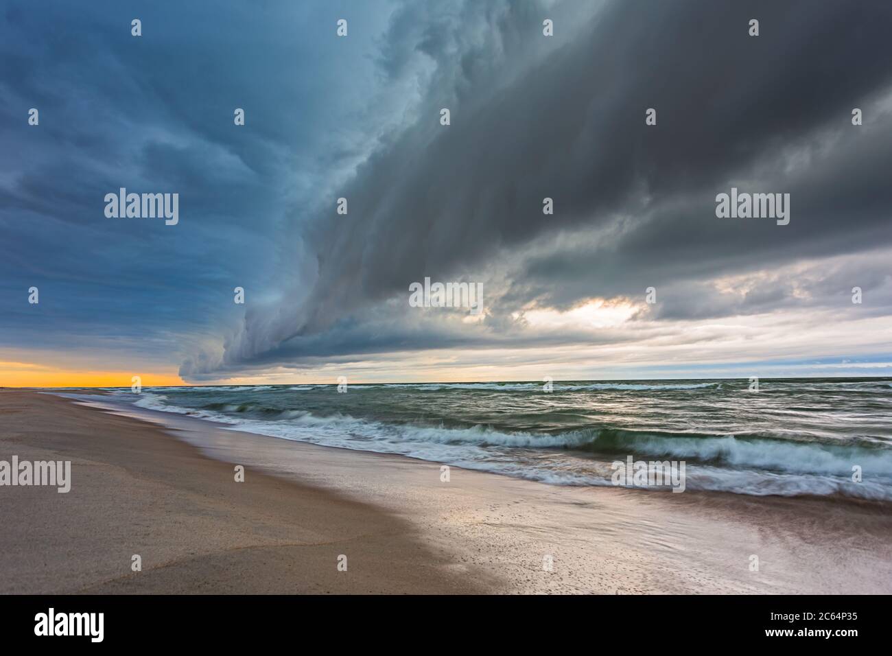Shelf cloud over the Baltic sea, storm coming Stock Photo - Alamy