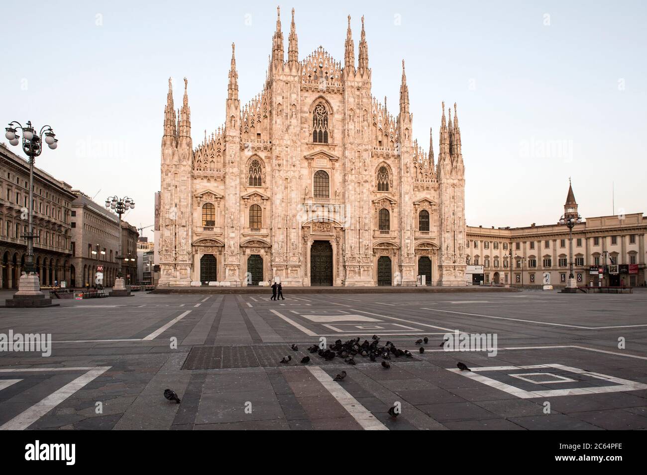 Duomo square hi-res stock photography and images - Alamy