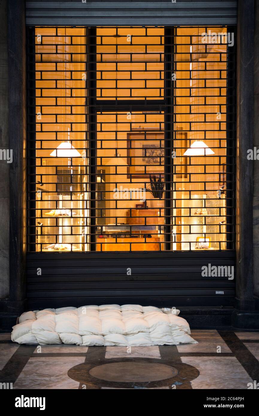 Homeless italy hi-res stock photography and images - Alamy