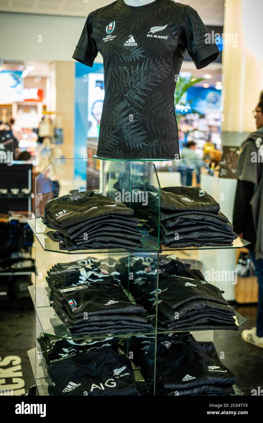 All blacks rugby shirt hi-res stock photography and images - Alamy