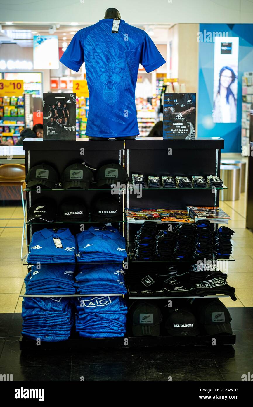 All blacks rugby shirt hi-res stock photography and images - Alamy