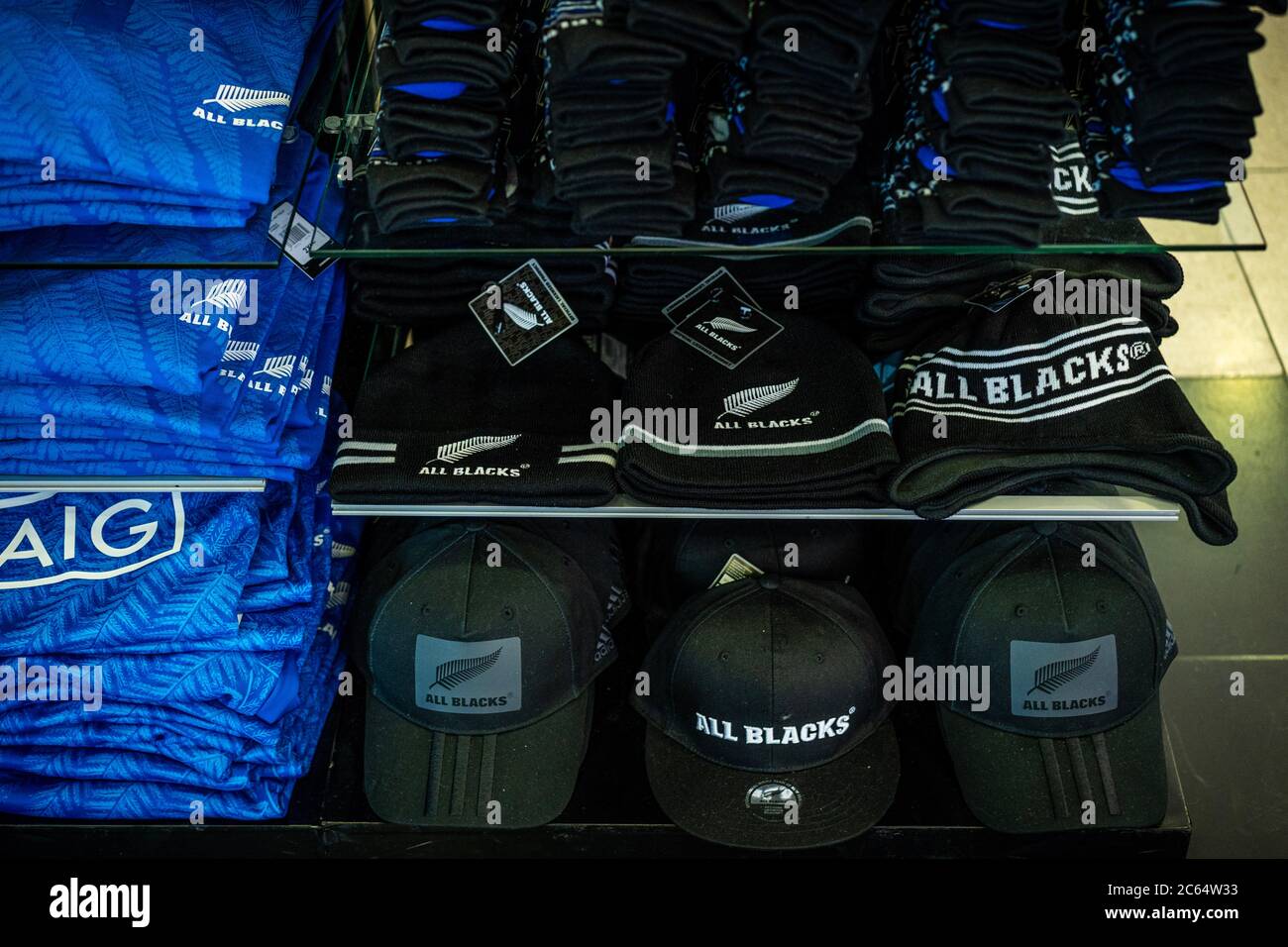 All blacks rugby shirt hi-res stock photography and images - Alamy