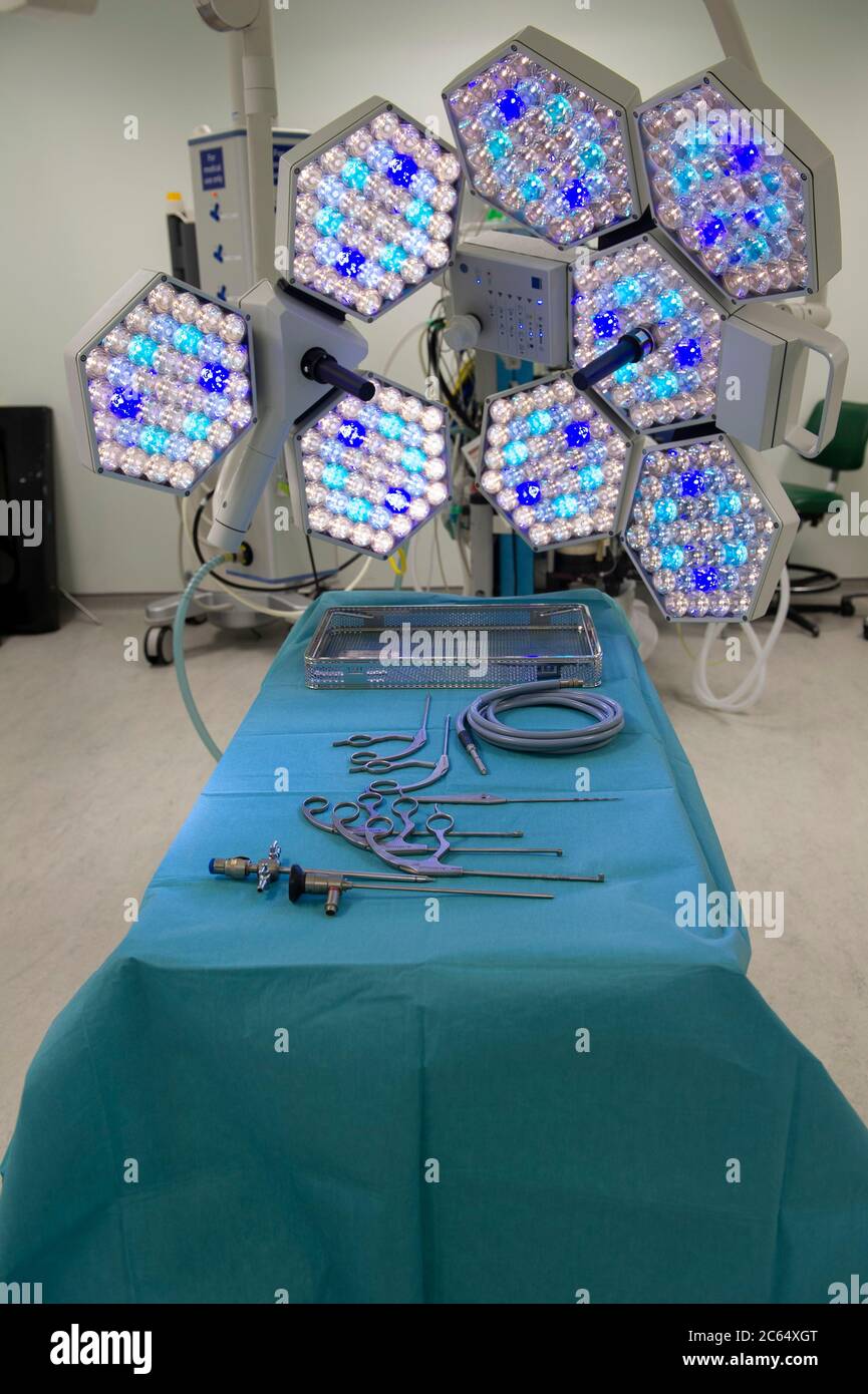Hospital operating theatre instruments hi-res stock photography and ...