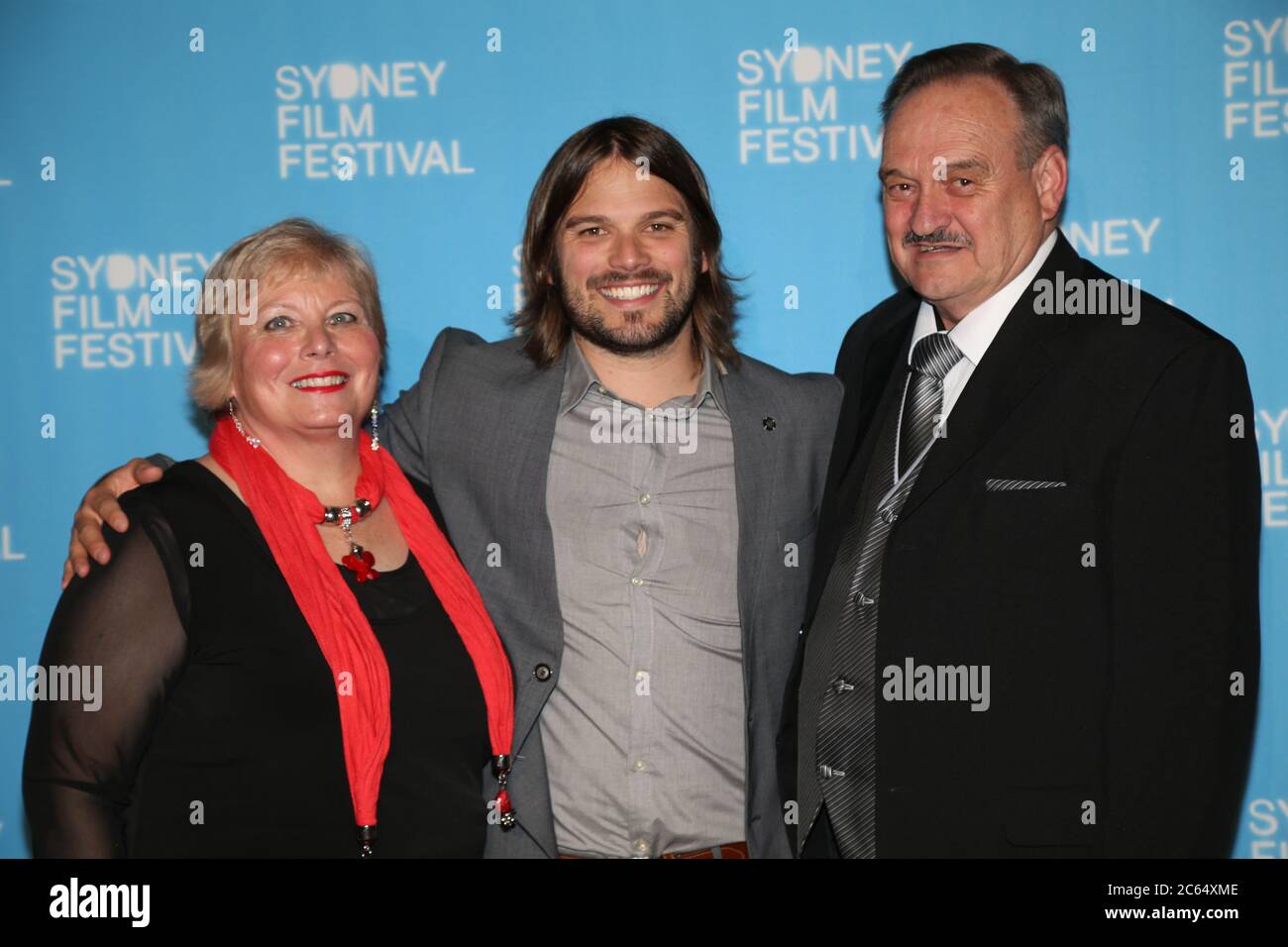 Director Alan Hicks (Al Hicks) and his parents arrive on the red carpet ...