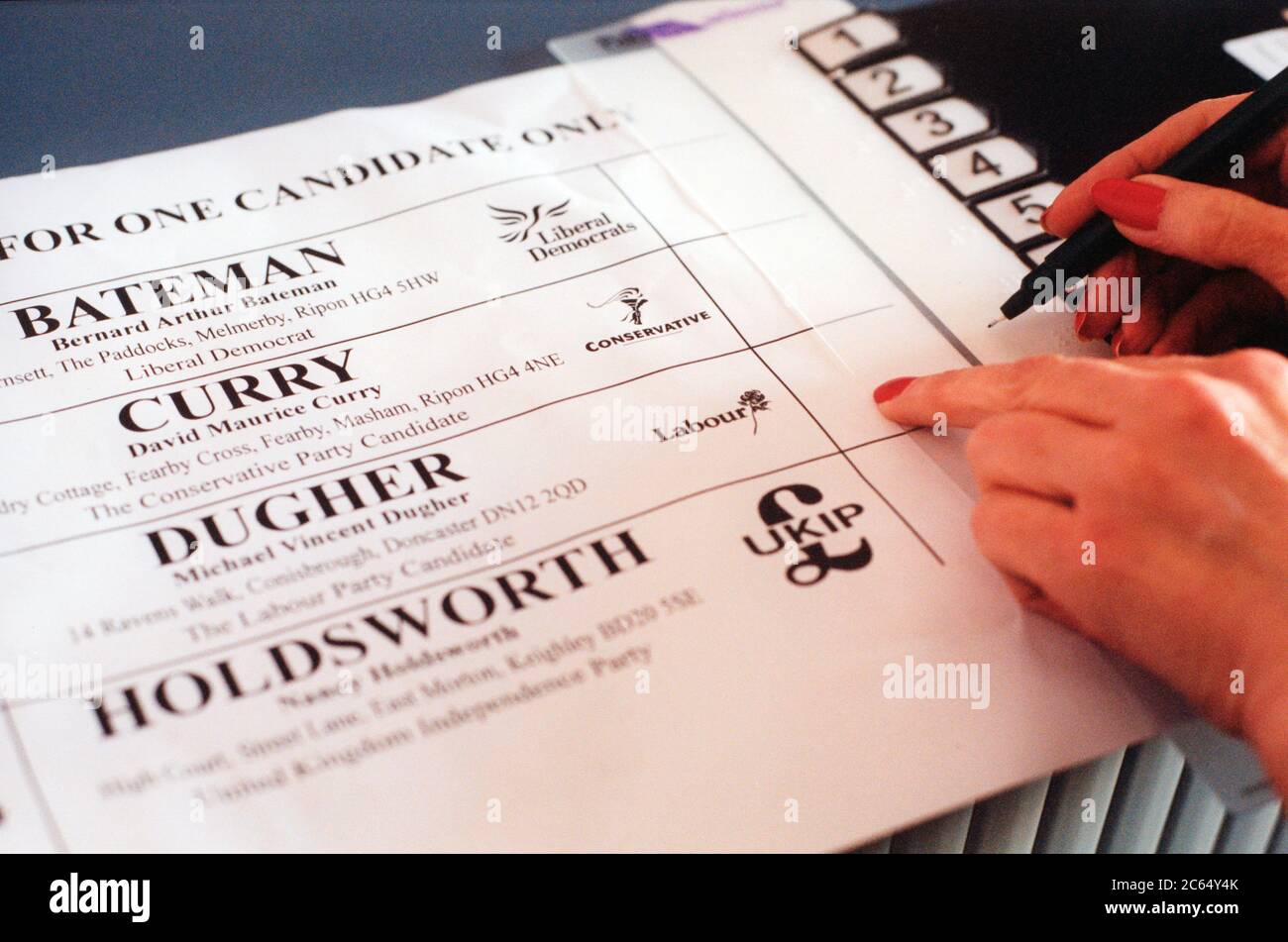 Voting booth uk hi-res stock photography and images - Alamy