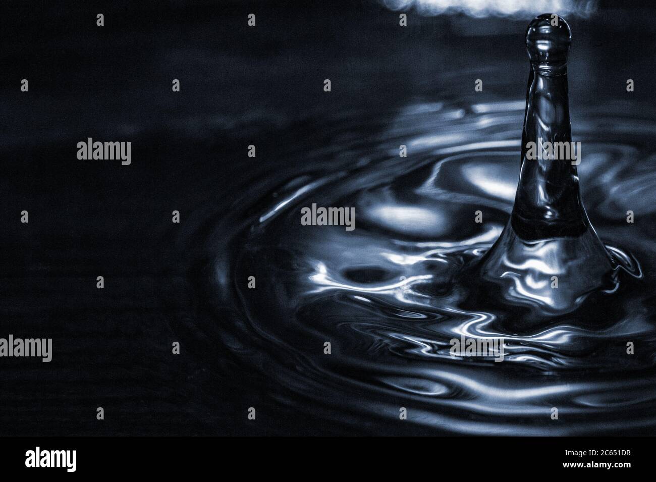 Frozen motion droplet falling into the water Stock Photo - Alamy