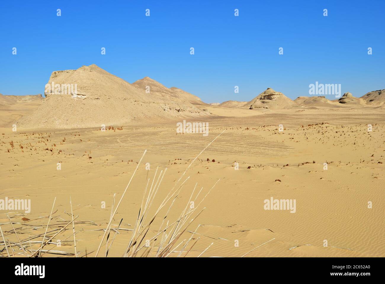 Sahara desert landscape. Western desert, Ain el-Maqfi, Ain Abu Hawas ...
