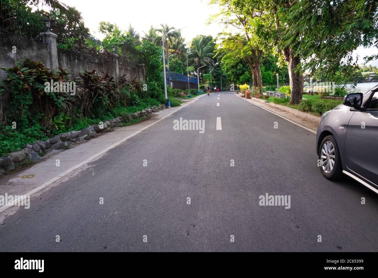 Road in middle city park hi-res stock photography and images - Alamy