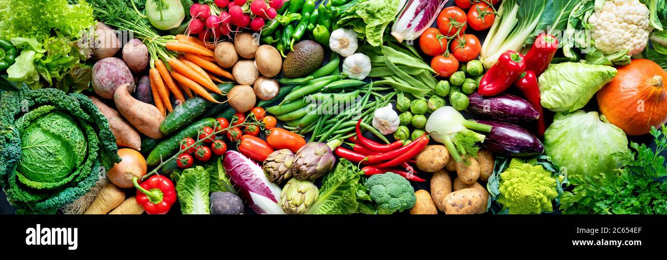 Panoramic food background with assortment of fresh organic vegetables ...