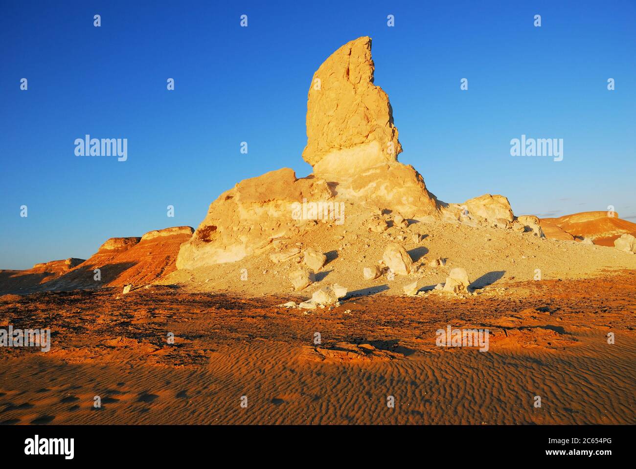 The limestone formation in White Desert at sunset, Sahara, Egypt Stock ...