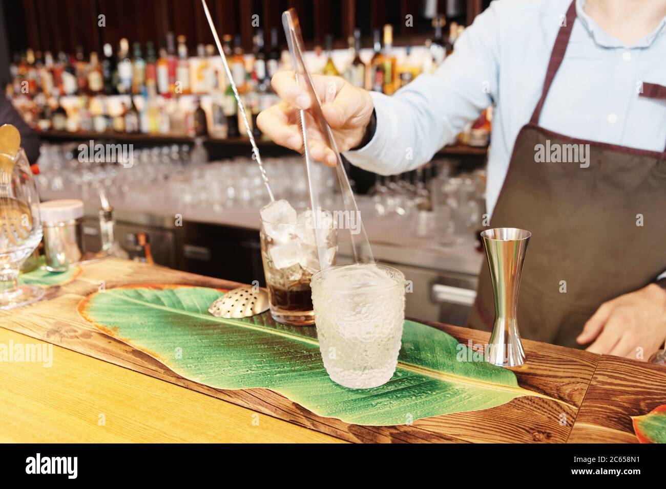 Mixing alcohol hi-res stock photography and images - Alamy