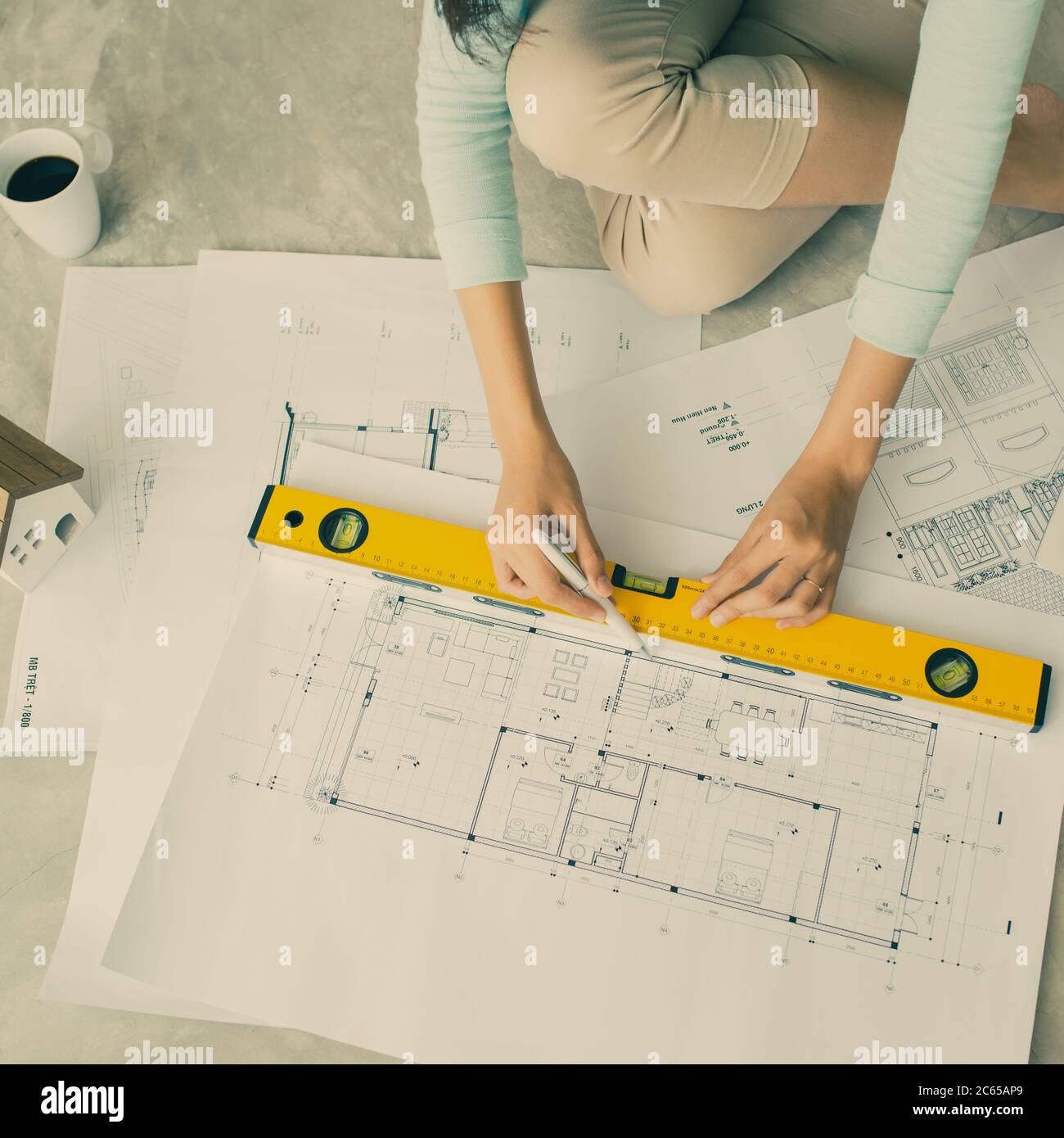 Making drawing hi-res stock photography and images - Alamy
