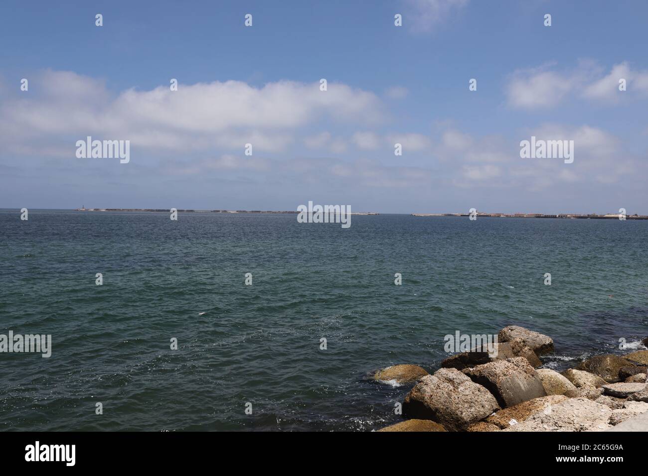 Wide look hi-res stock photography and images - Alamy